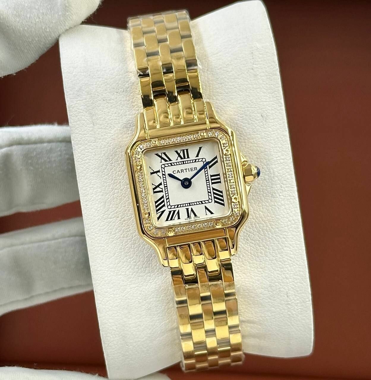 Roskoshnye zhenskie chasy cartier de panter 22mm