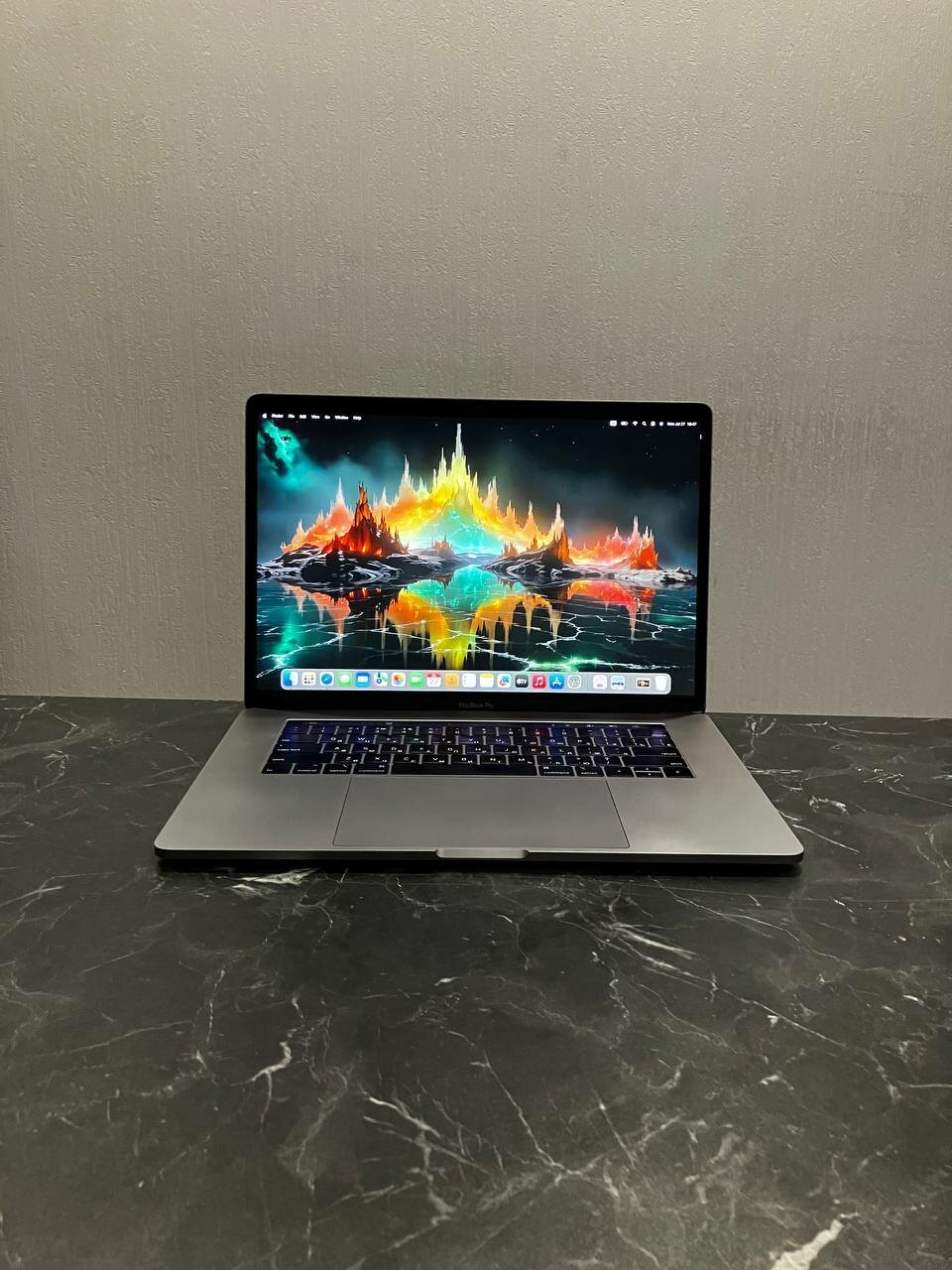 Ноутбук Apple MacBook Pro 15 2018, Intel Core i9 2.9 ГГц, 16ГБ/1ТБ, AMD Radeon Pro 560X 4гб, Intel UHD Graphics 630