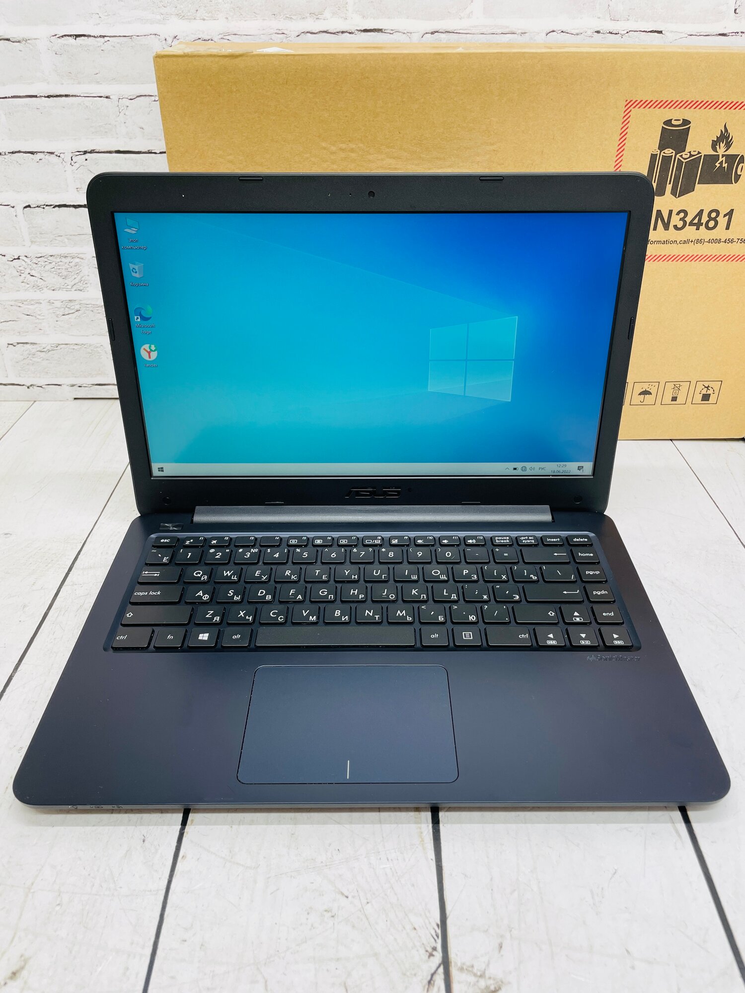 Ноутбук 14, Asus E402Y, AMD E2 7015, 4 Gb DDR4, 64 Gb SSD, AMD Radeon R2