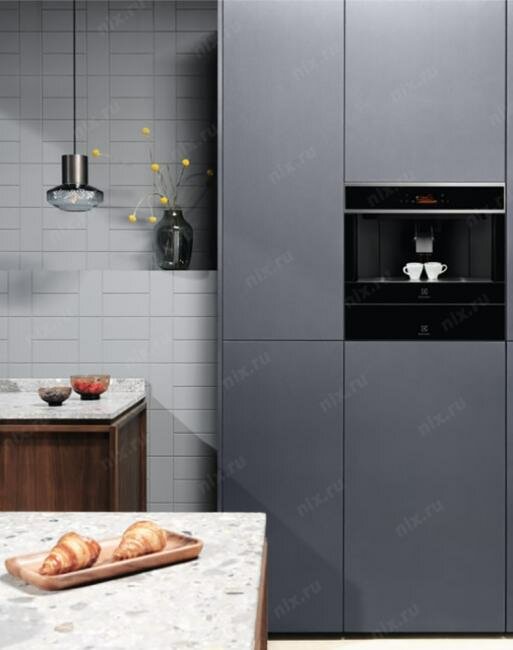 Electrolux EBC85X Кофе-машина Electrolux EBC85X автоматическая, сенсорное управление, нержавеющая сталь и черный