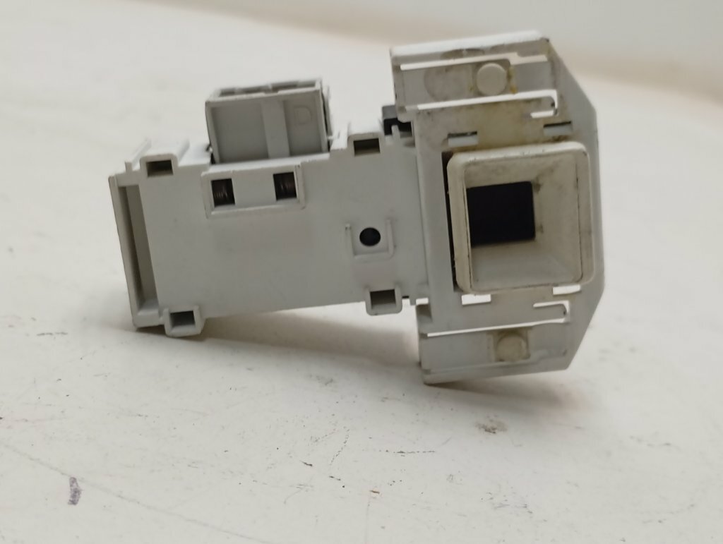 WLF20181CE/18 кт38 Блокировка люка для стиральной машины Bosch 610147 б/у