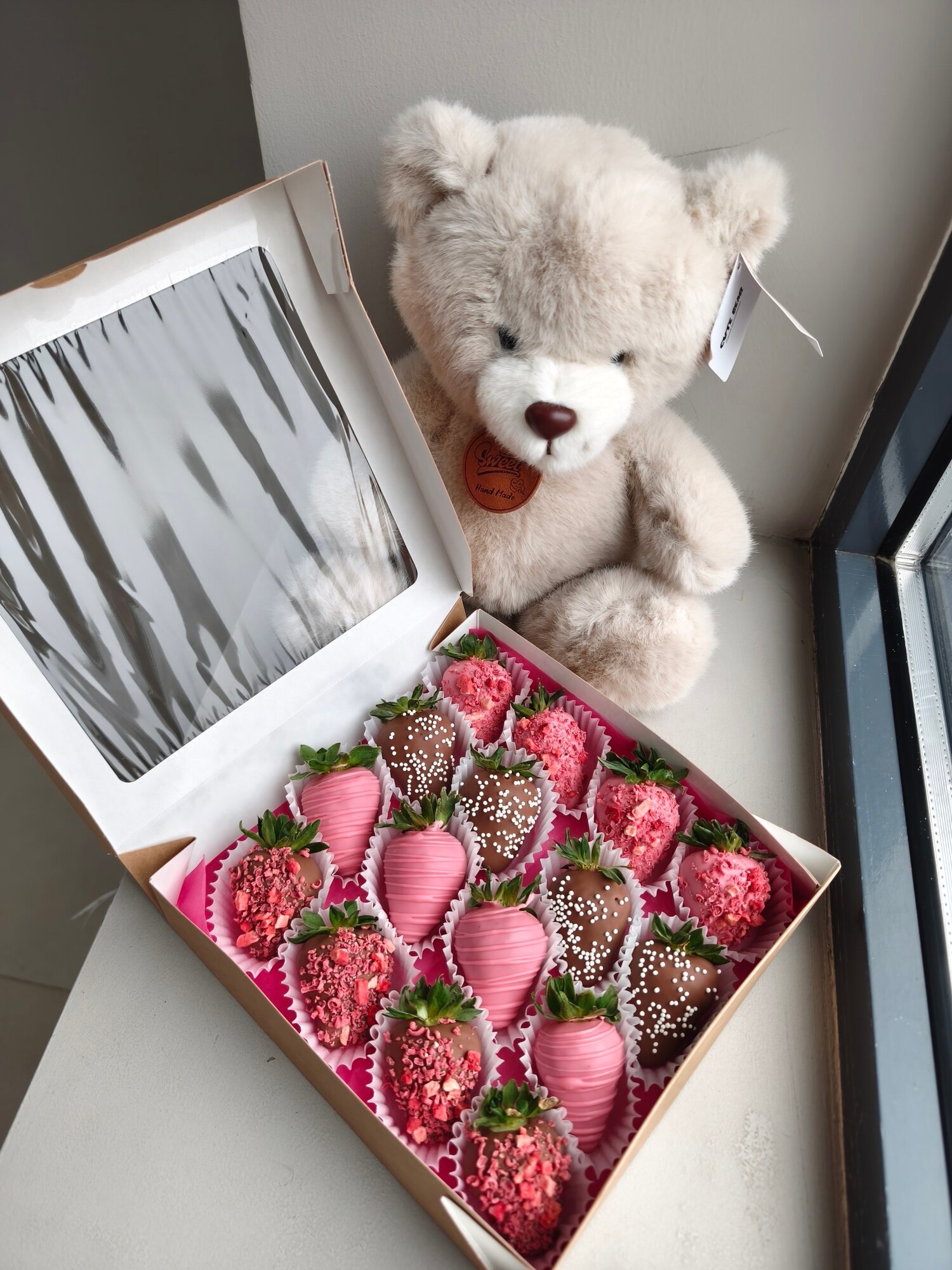 Комбо набор "Нежное наслаждение" клубника в шоколаде и плюшевый мишка