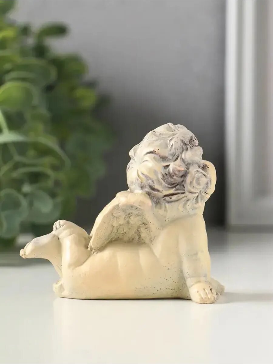 Миниатюрная гипсовая фигурка Ангелок