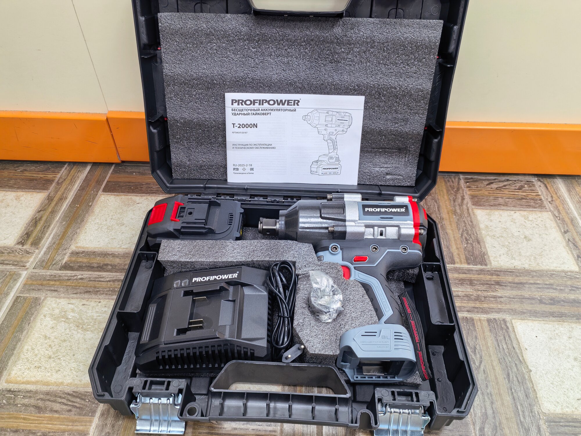 Гайковерт Profipower T-2000N, бесщеточный, 2000Нм, 18В, Li-ion АКБ, подсветка, б/у, уценка