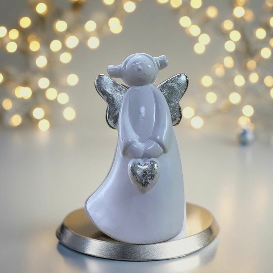 Фигурка "Ангел рождественский с сердцем" 16,5х9,5х7 см Цвет: Белый с посеребрением
