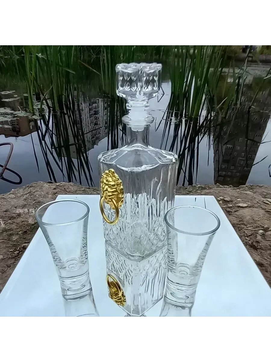 Графин золотой Лев 500мл+ 2 стопки высокие 50мл в подарочной