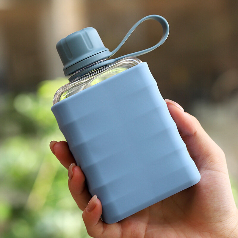 Новая бутылка Tritan Fresh Style с ручкой, плоская бутылка с силиконовым покрытием, пластиковый стакан, высококачественная портативная бутылка для воды для студентов