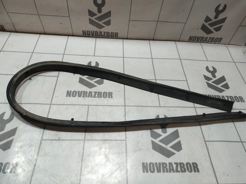 Уплотнитель капота Hyundai Elantra 3 00-05