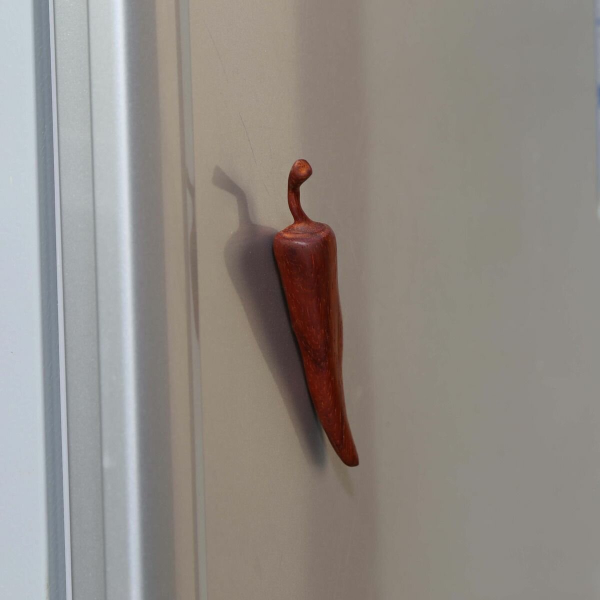 Магнит на холодильник из массива орехового дерева в форме гриба, милый декоративный магнитный стикер ручной работы, креативный деревянный декор для дома.