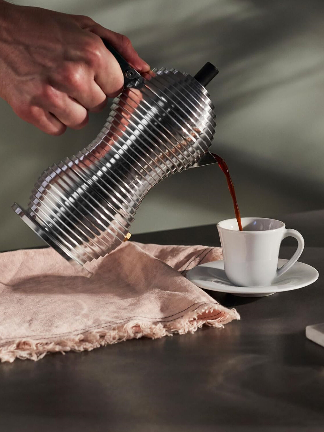 ALESSI Оригинал. Гейзерная кофеварка 150 мл, на 3 чашки, Pulcina MDL02/3 B, черный