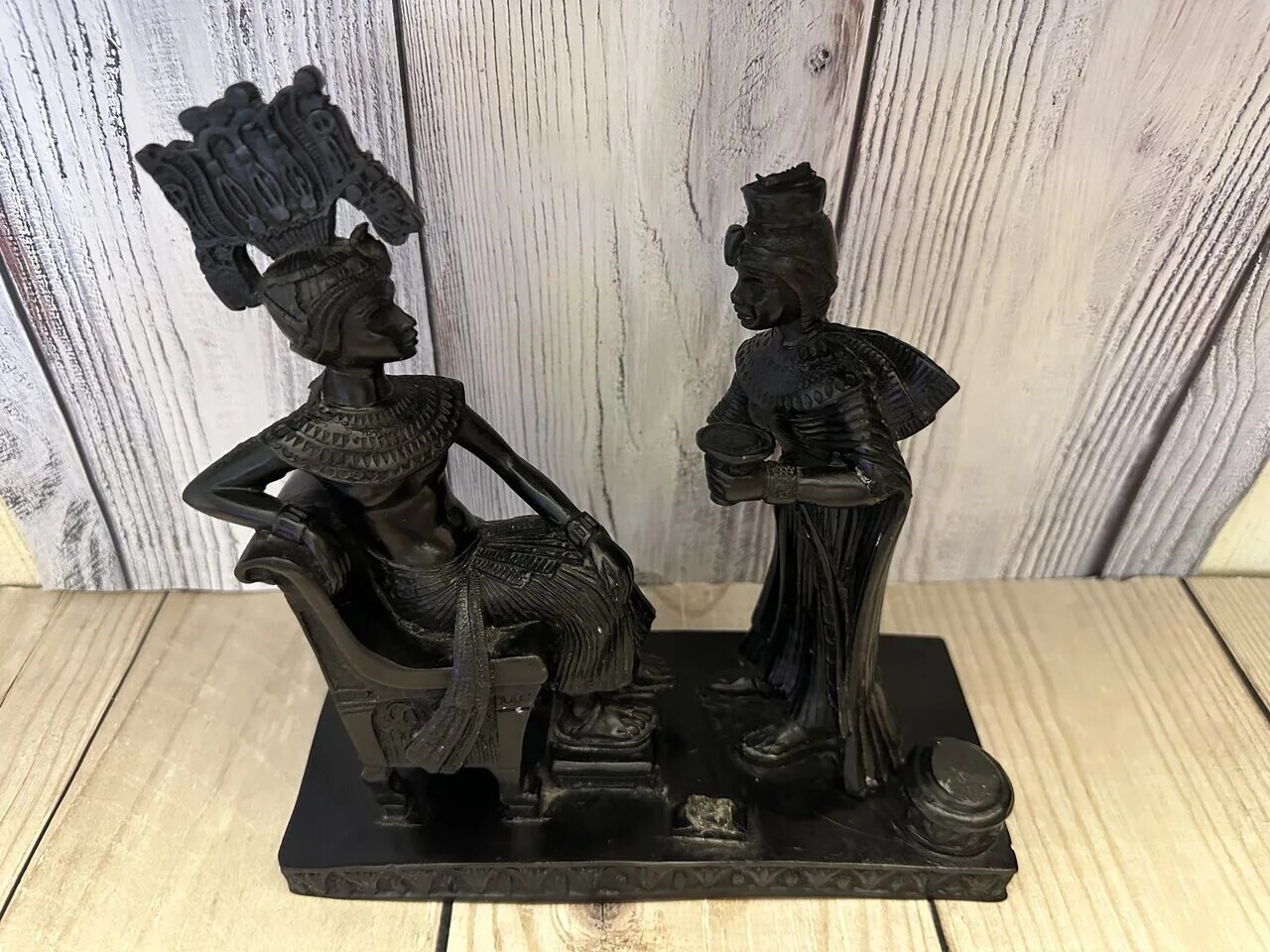 Статуэтка царица Нефертити принимает подношения винтажная Египет 50 годы редкая