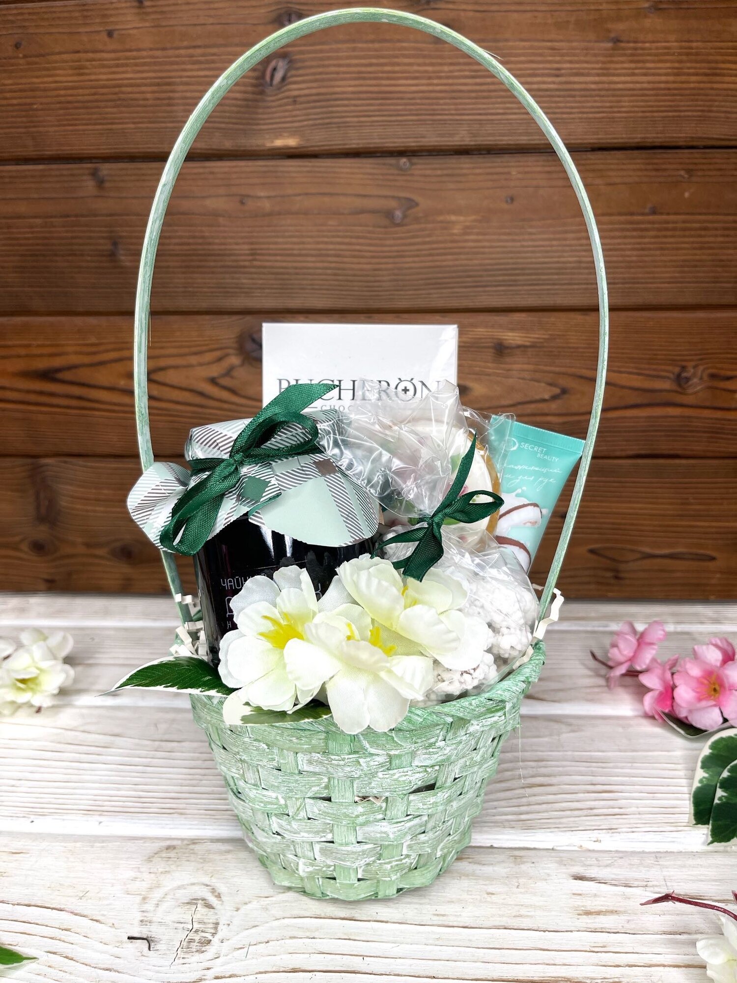 Подарочный набор в корзине "Багама-мания» женщине, коллеге, подруге, учителю на 8 марта, день рождение