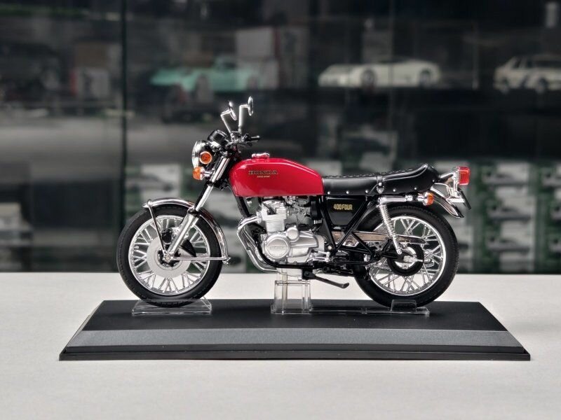 Aoshima Коллекционная модель мотоцикла Honda CB400FOUR 1:12 металлическая модель в детализированном исполнении