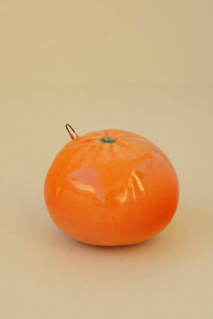 Ёлочная игрушка "Мандарин на ёлочку". Ярославская майолика. Керамика ручной работы. Сделано в России.