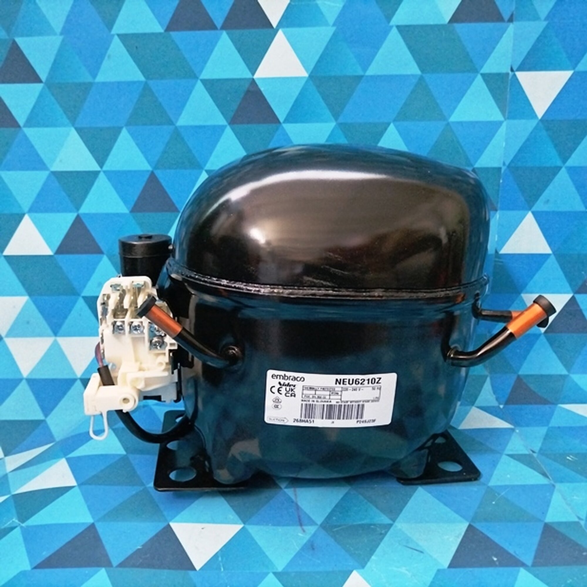 Компрессор Embraco (HBP) NEU6210Z (R134, 1239Вт при +7,2C*/ASHRAE, 12,11см3) Словакия