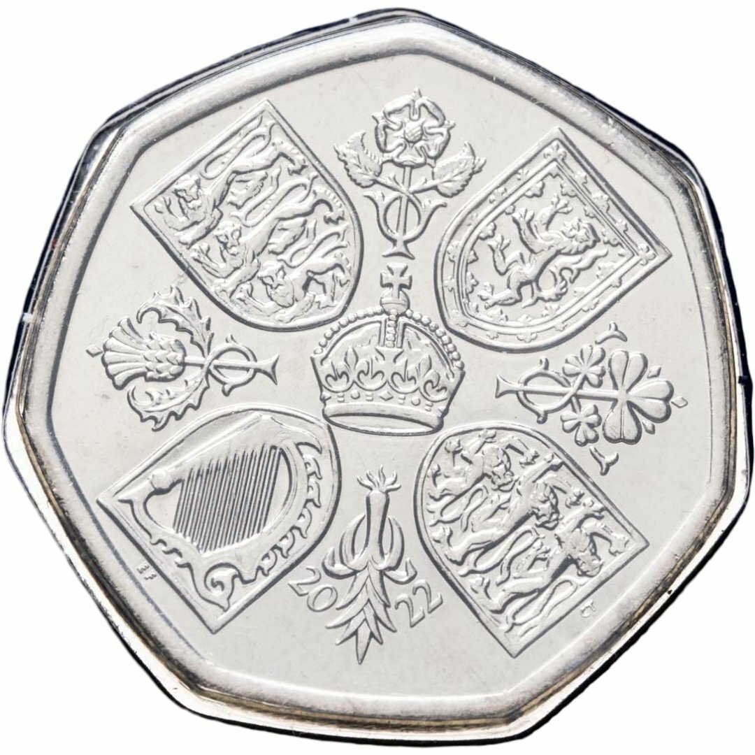 Великобритания 50 пенсов 2022 "Жизнь и наследие Королевы Елизаветы II" с портретом Короля Карла III, Мельхиор медь-никель, в сохранности BUNC