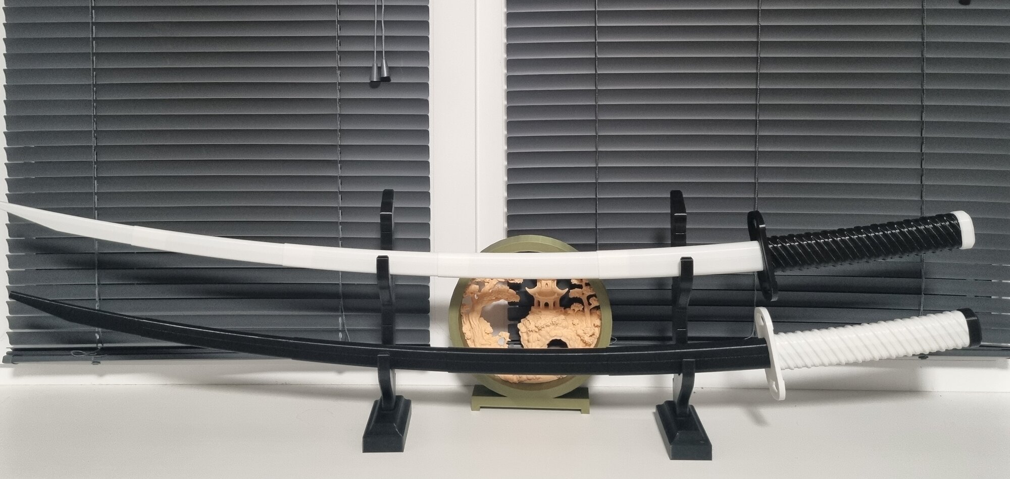 Катаны "Инь-Ян", телескопические, пластиковые, 130 см, в упак. 2 шт, цвет белый/черный