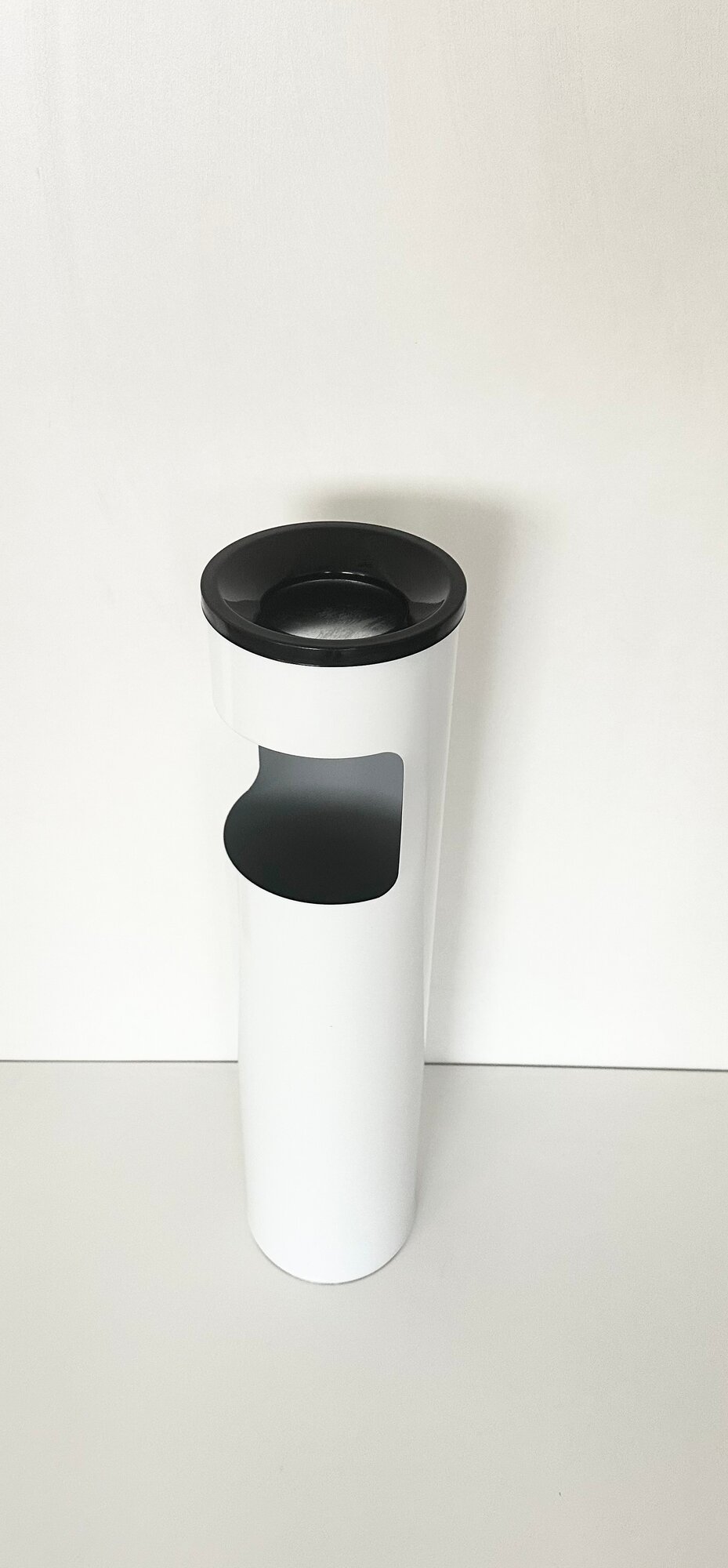 Урна титан К150, металл, круглая, белый бак, чёрная крышка, объём 10 л