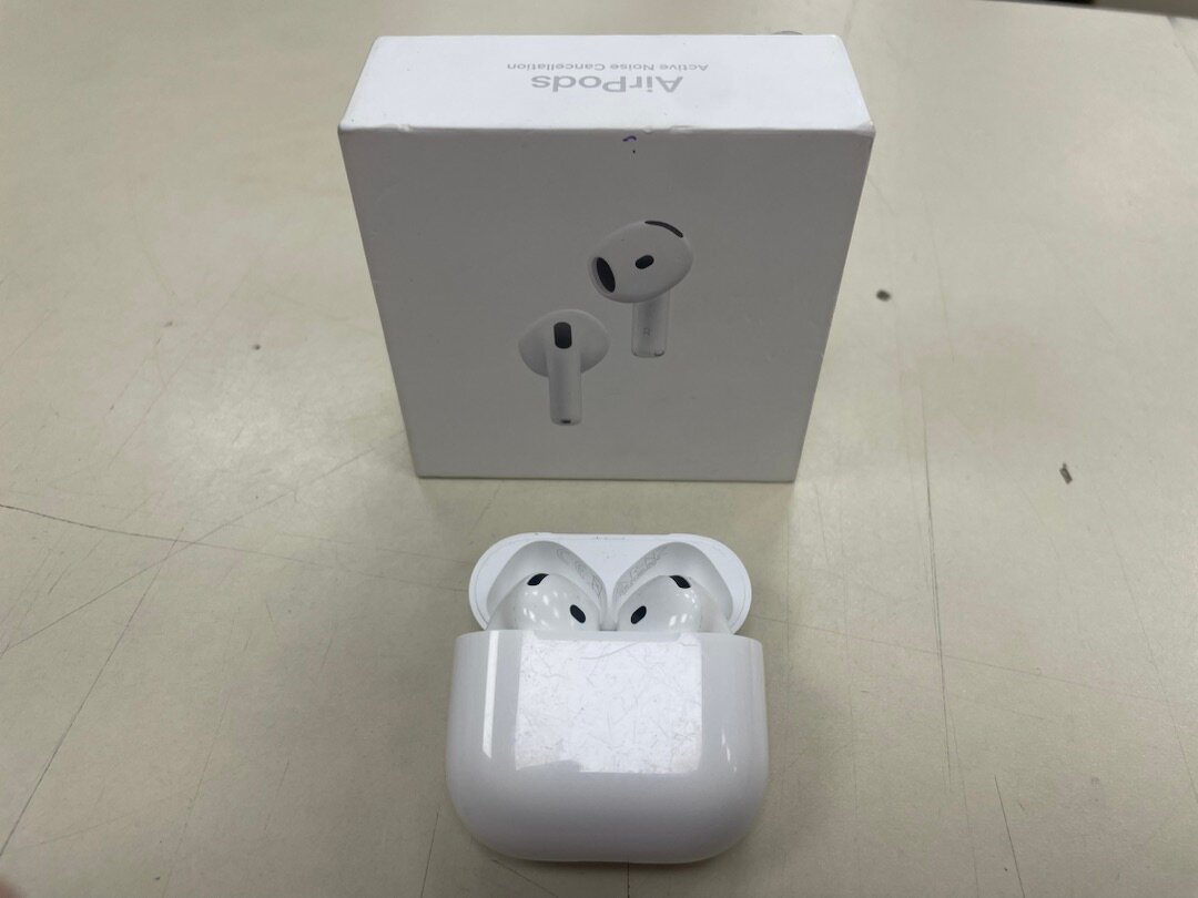 Беспроводные наушники Apple AirPods 4 (ANC) с активным шумоподавлением, Б/У, Уценка