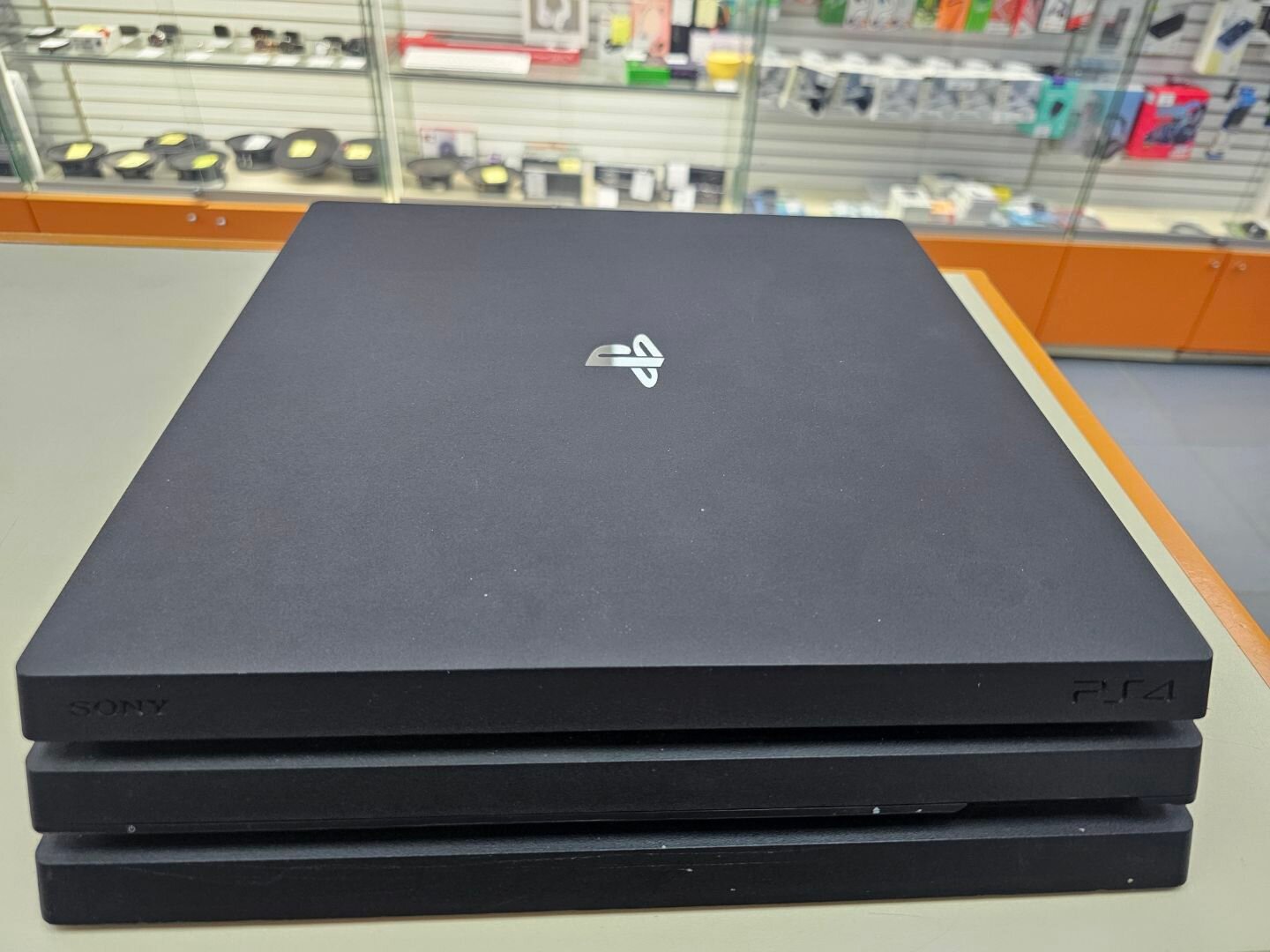 Игровая приставка Sony PlayStation Pro 4, 1000ГБ, черная, с геймпадом