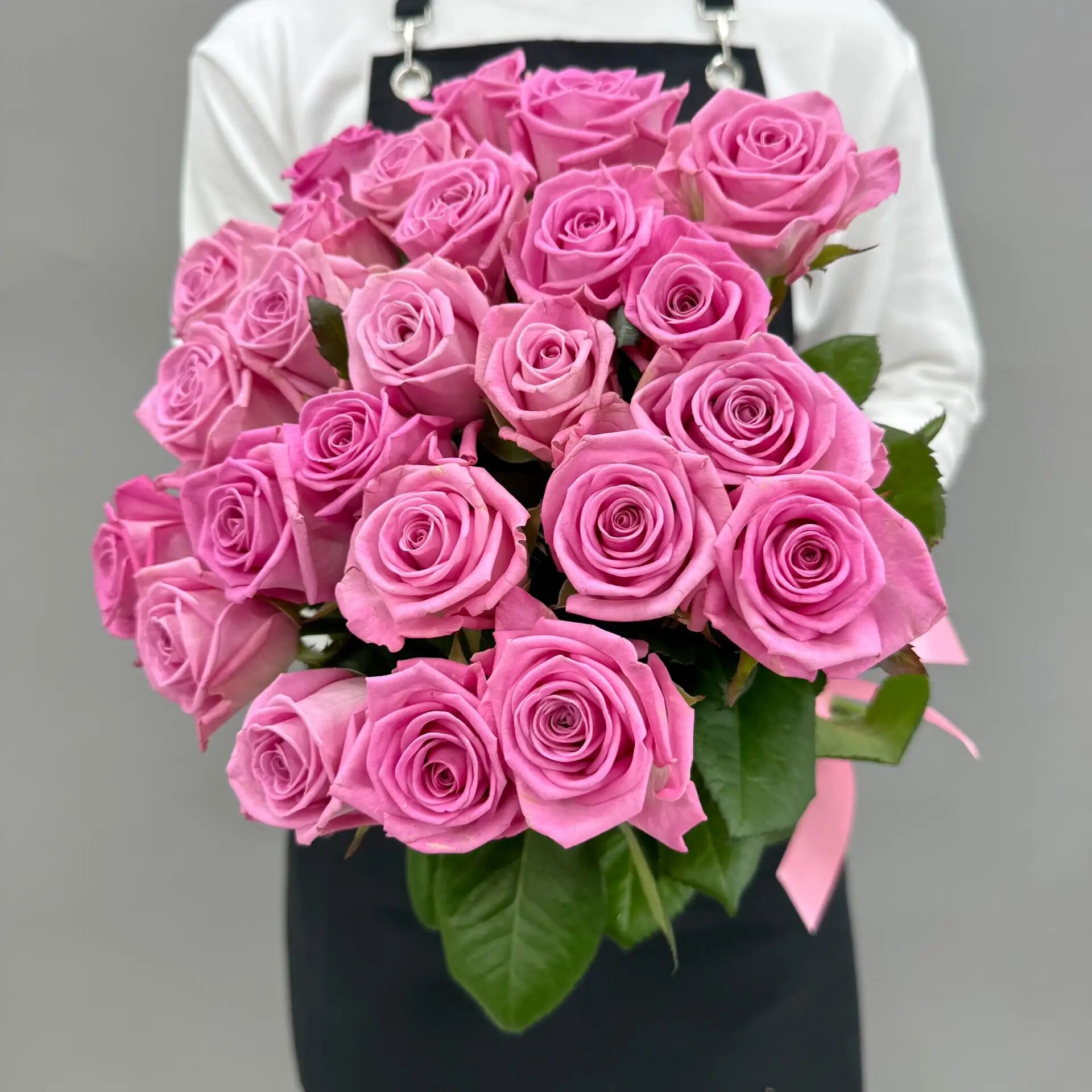 Букет Flowerstorg N1272, розы аква, 25 стеблей, оформление под ленту