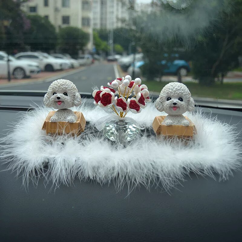 Два подмигивающих пса для автомобильного салона с кристальной красной розой и большой перовой подушкой