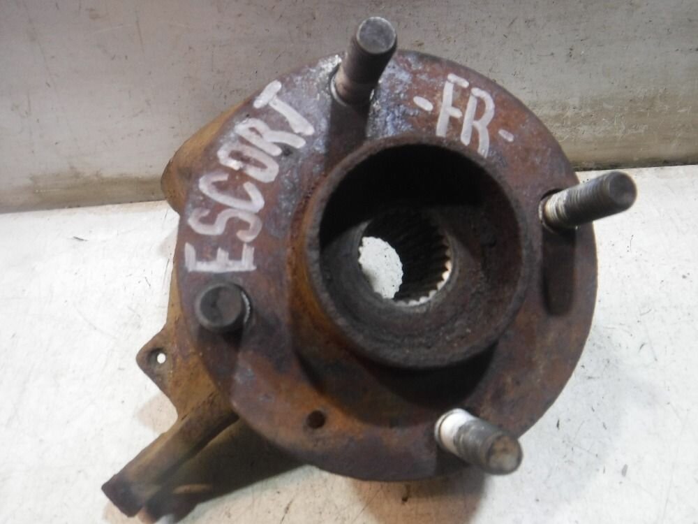 Кулак передний правый Ford Escort V