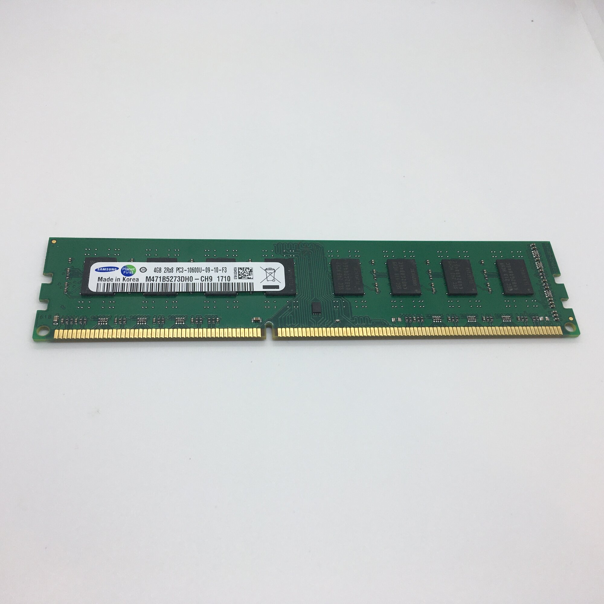 Оперативная память Samsung DDR3 4 ГБ 1333 MHz DIMM PC3-10600U DDR3, 1333 МГц, 1 x 4 ГБ (M471B5273DH0.) PC3-10600 одна планка