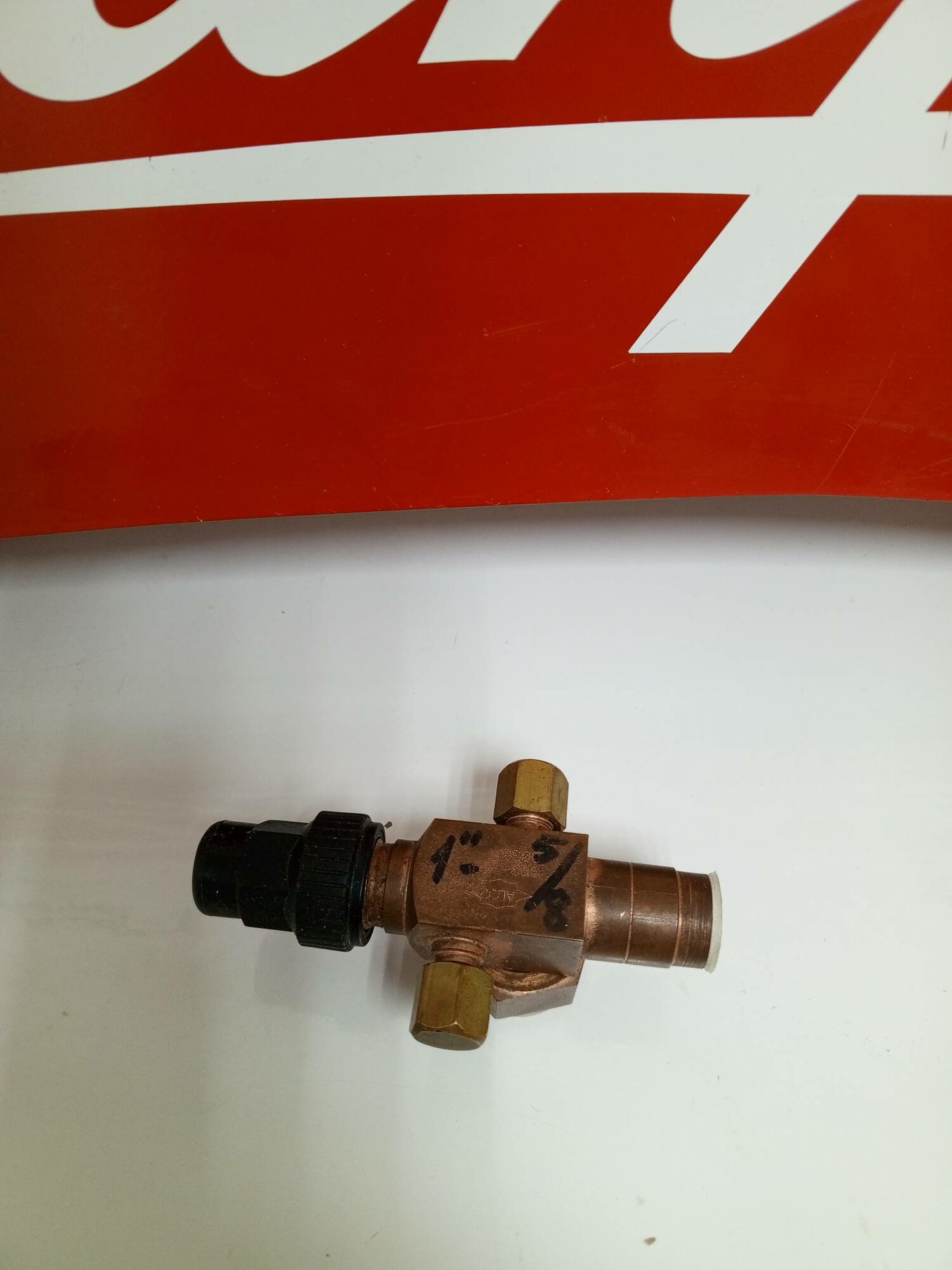 Запорный вентиль типа Rotalock 1 1/4" на 5/8"