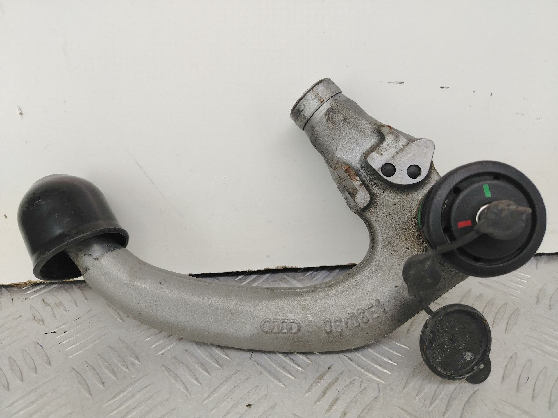 Прицепное устройство (фаркоп) Audi A4 B7 2006 8E0800495C