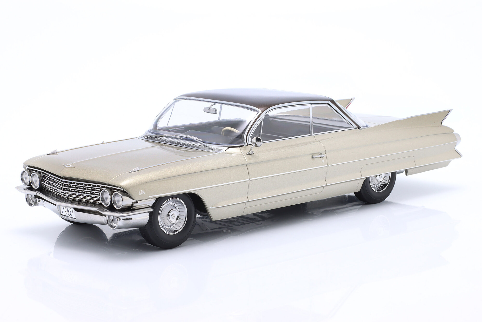 Модель коллекционная KK-SCALE Cadillac coupe deville series 62 1961 beige metallic