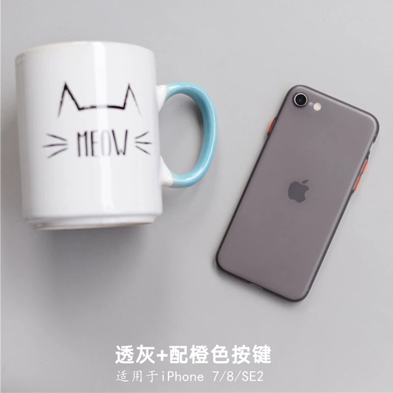 Ультра-тонкий защитный жесткий чехол для iPhone 7/8 в сером прозрачном цвете с оранжевой кнопкой
