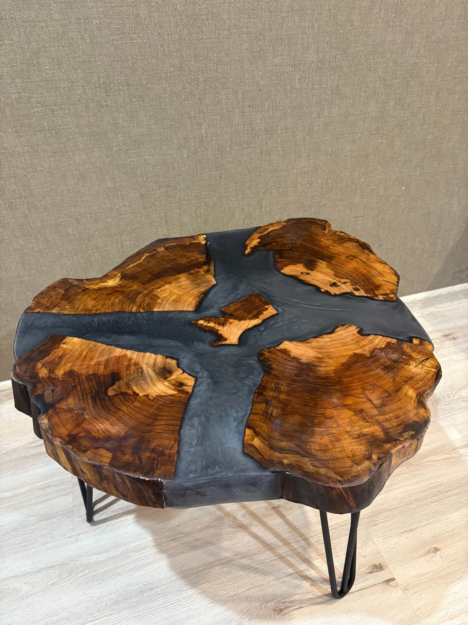 Журнальный столик из слэба Абрикосового дерева