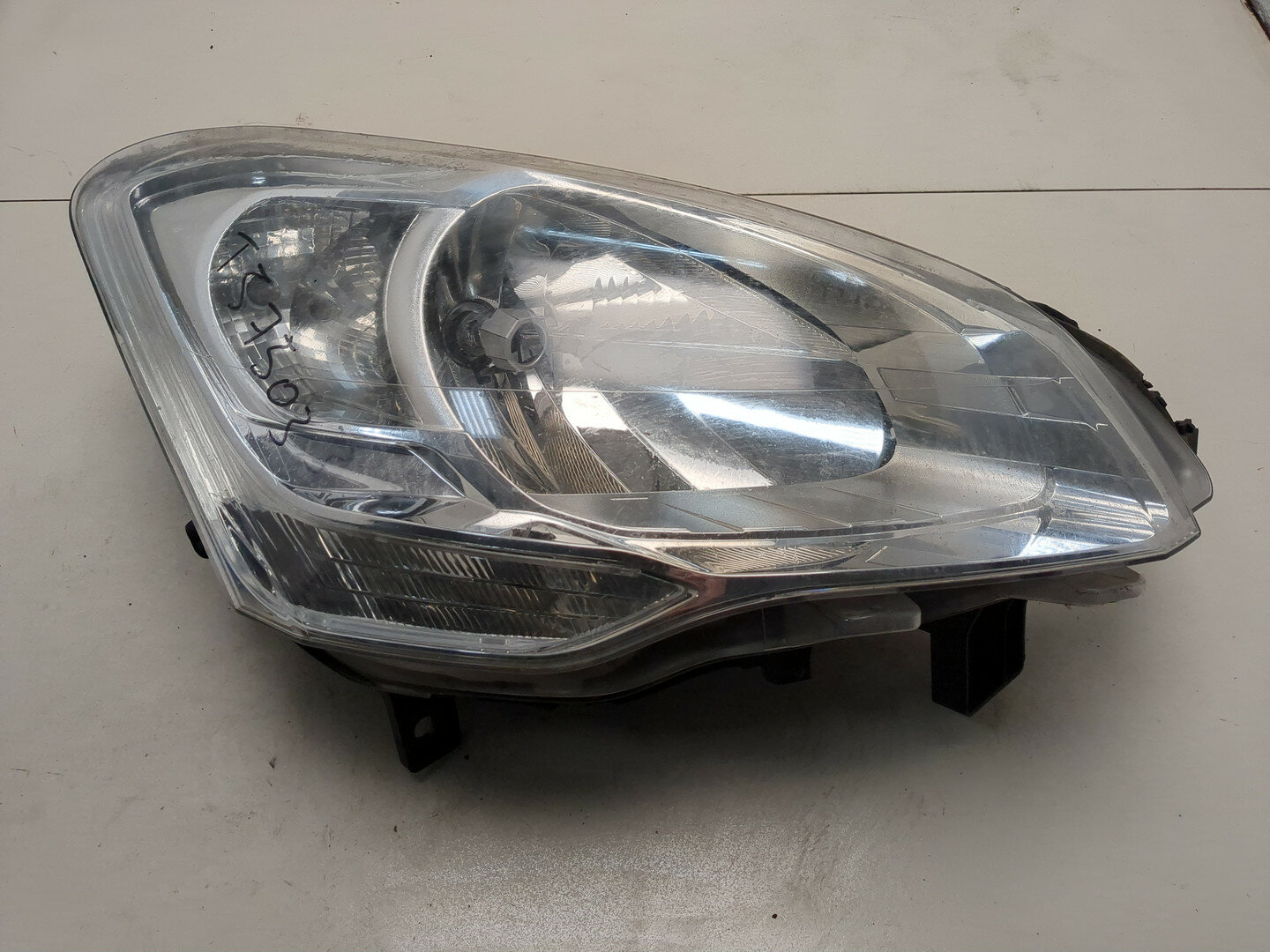 Фара (передняя) правая Peugeot Partner Б/У