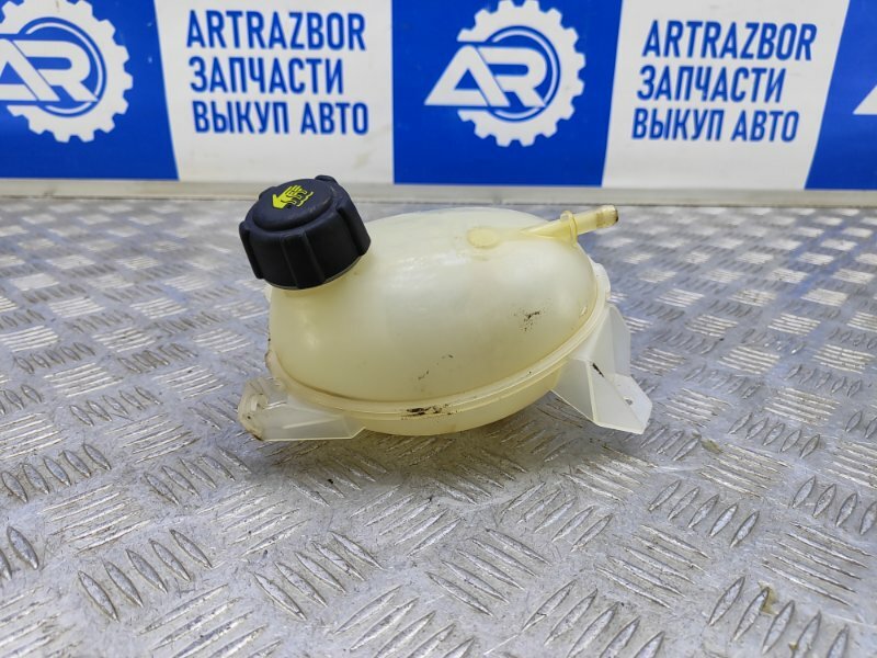 Б/У Бачок расширительный Renault Sandero Stepway 2 / Рено Сандеро Стэпвей 2 1.6 K7MA812 82 Л.С 2015