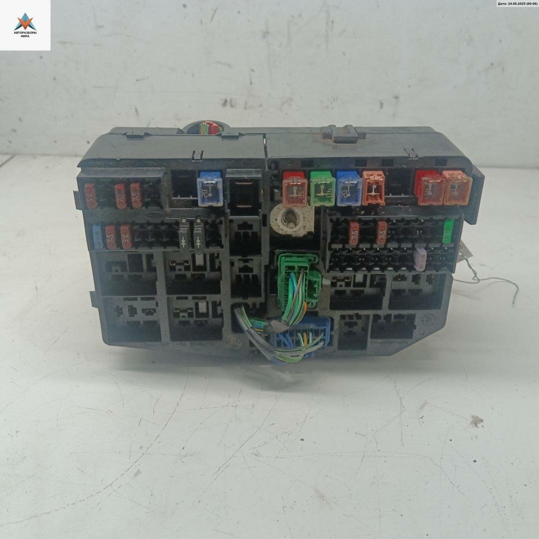 Блок предохранителей Ford Mondeo 3 рест. 2004 1S7T14A142AA