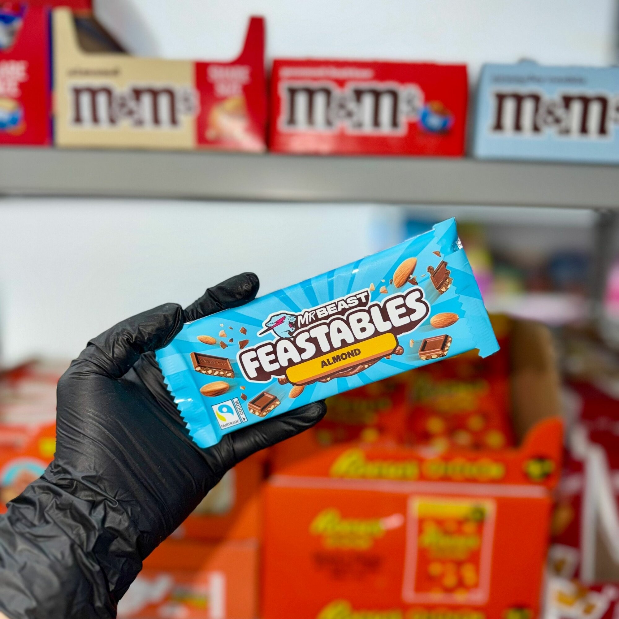 Молочный шоколад Mr.Beast Feastables/Фестейблс Мистер Бист со вкусом миндаля 60 гр.