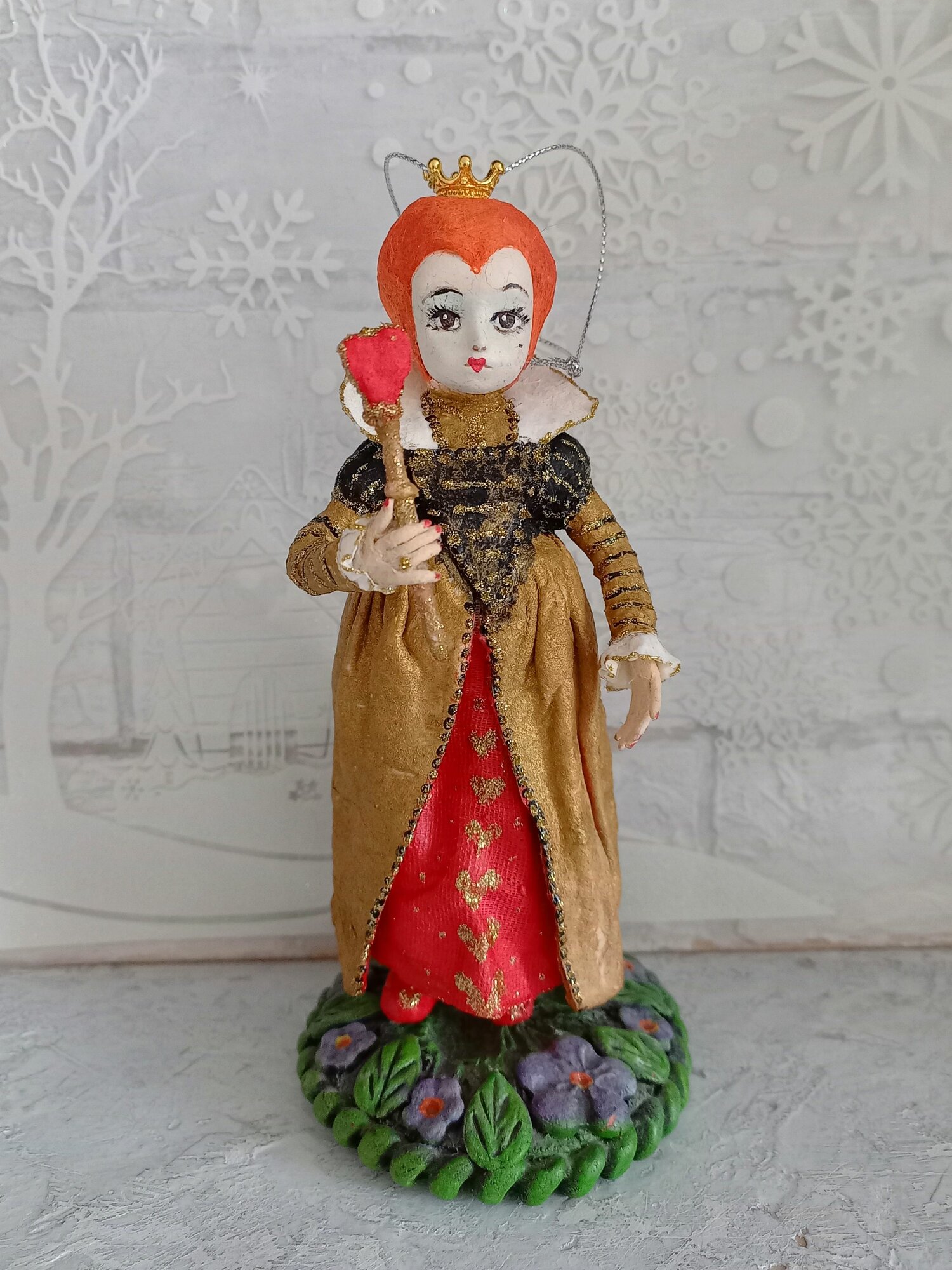 Ватная ёлочная игрушка "Королева"