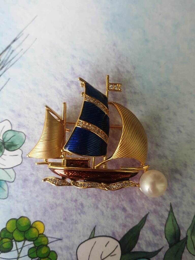 Брошь, жемчуг культивированный, фианит