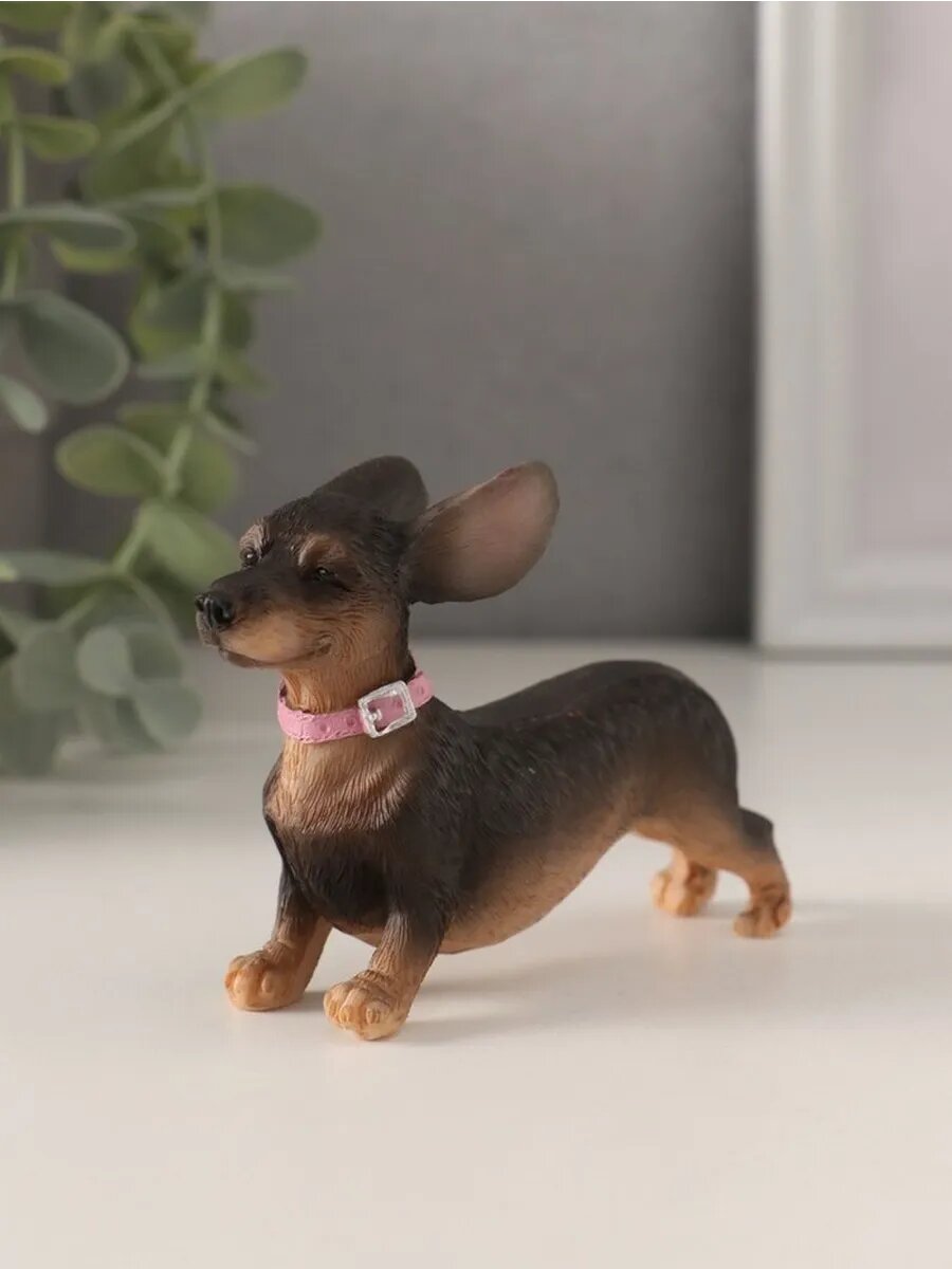 Очаровательная статуэтка Такса с летящими ушами