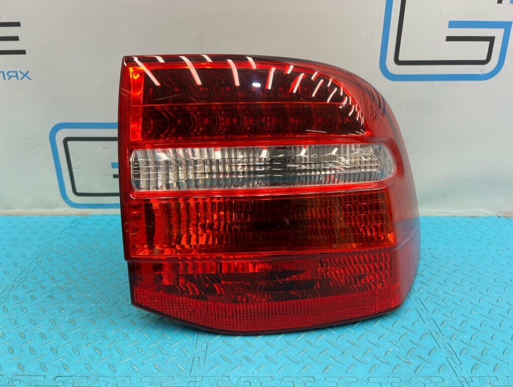 Фонарь Porsche Cayenne 2008 957 M48.01 4.8 OEM 95563148801