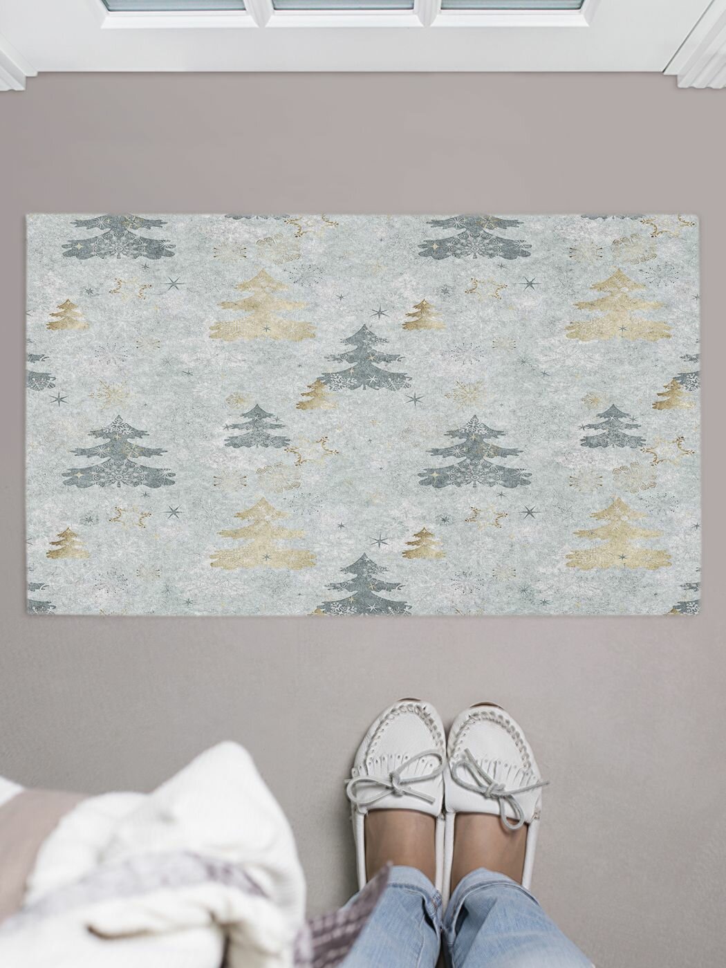 Коврик придверный в прихожую с принтом "Праздничные ели" 45 на 75 см , JoyArty, серия Новый год и Рождество