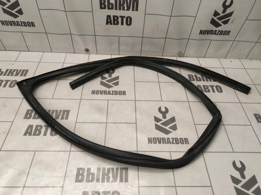 Уплотнитель стекла двери Renault Logan 2 14-18