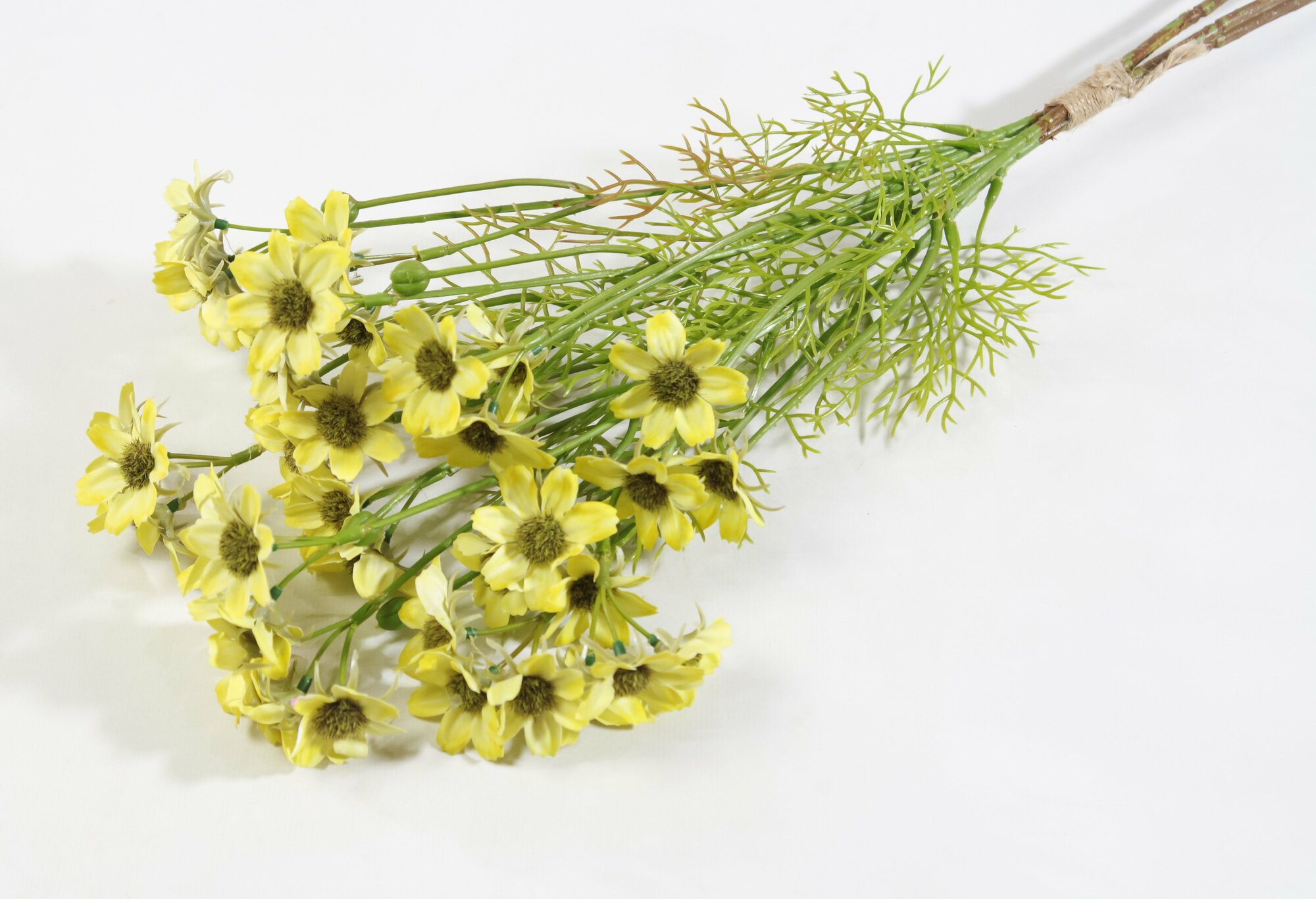 Искусственные цветы для декора интерьера премиум Букет мелкой желтой космеи ромашки 2 ветки