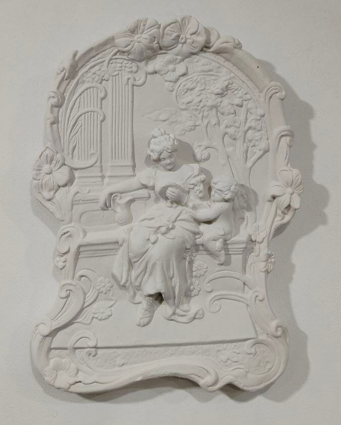 Декор на стену для дома, барельеф / панно "Дева и младенец" 23х31 см, белый, высокопрочный гипс, крючок для подвешивания