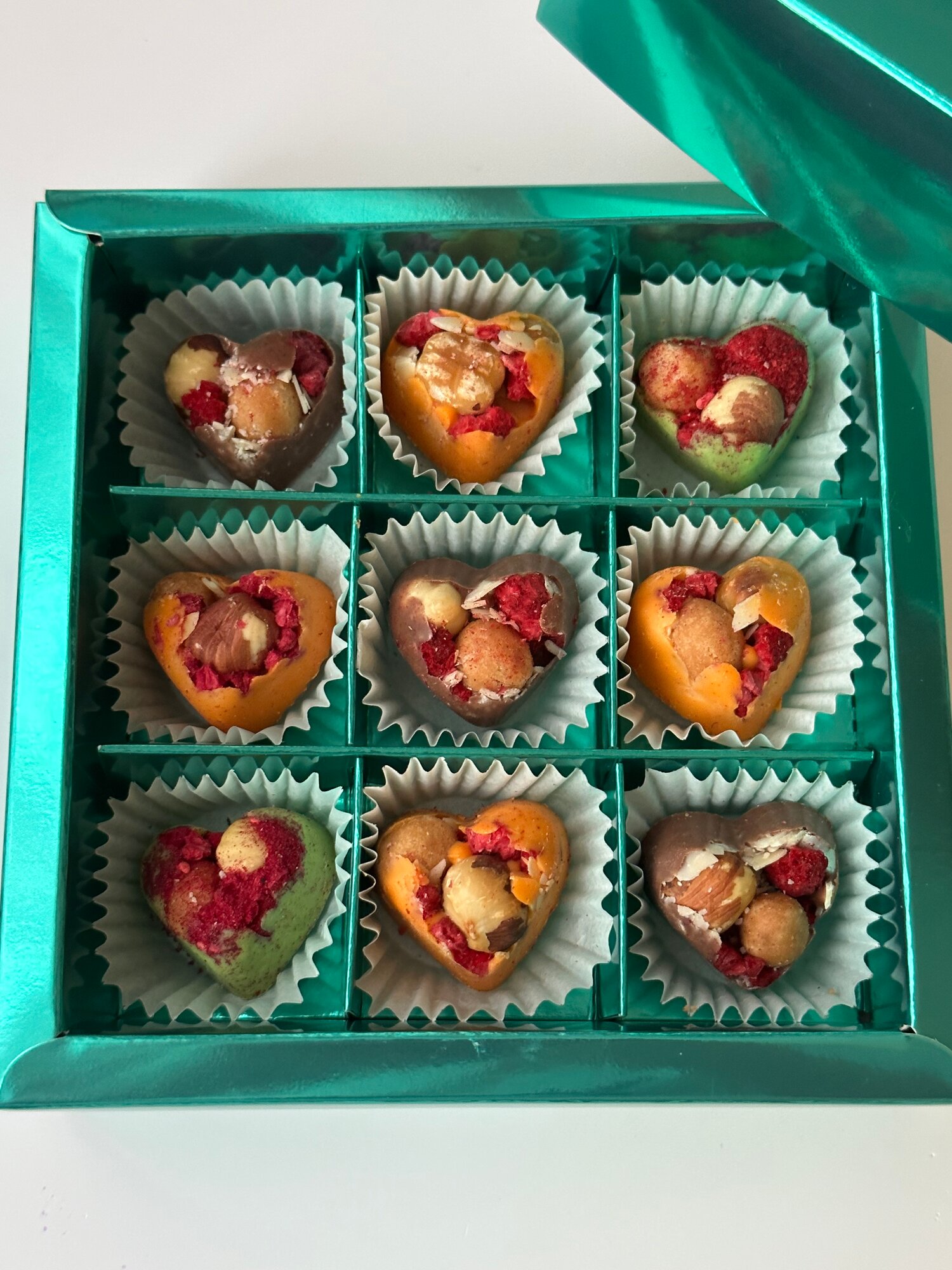 Набор конфет "Бельгийская симфония", шоколад, с орехами, ягодами, 9 штук