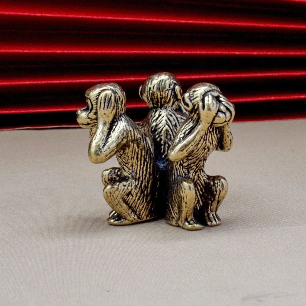 Медная фигурка обезьяны золотистого цвета для настольного декора