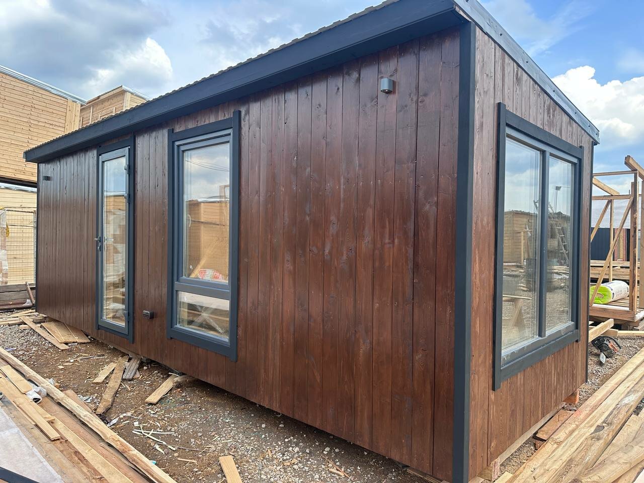 Бытовка дачная утепленная с панорамными окнами с электрикой под ключ