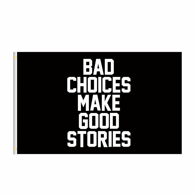 Флаг «Неправильные решения порождают хорошие истории» 90x150 см – Смелый заголовок на черном фоне – Забавная и юмористическая цитата – Высококачественная полиэстерная ткань – 150x90 см, 260 г – Идеально подходит для украшения интерьера и экстерьера