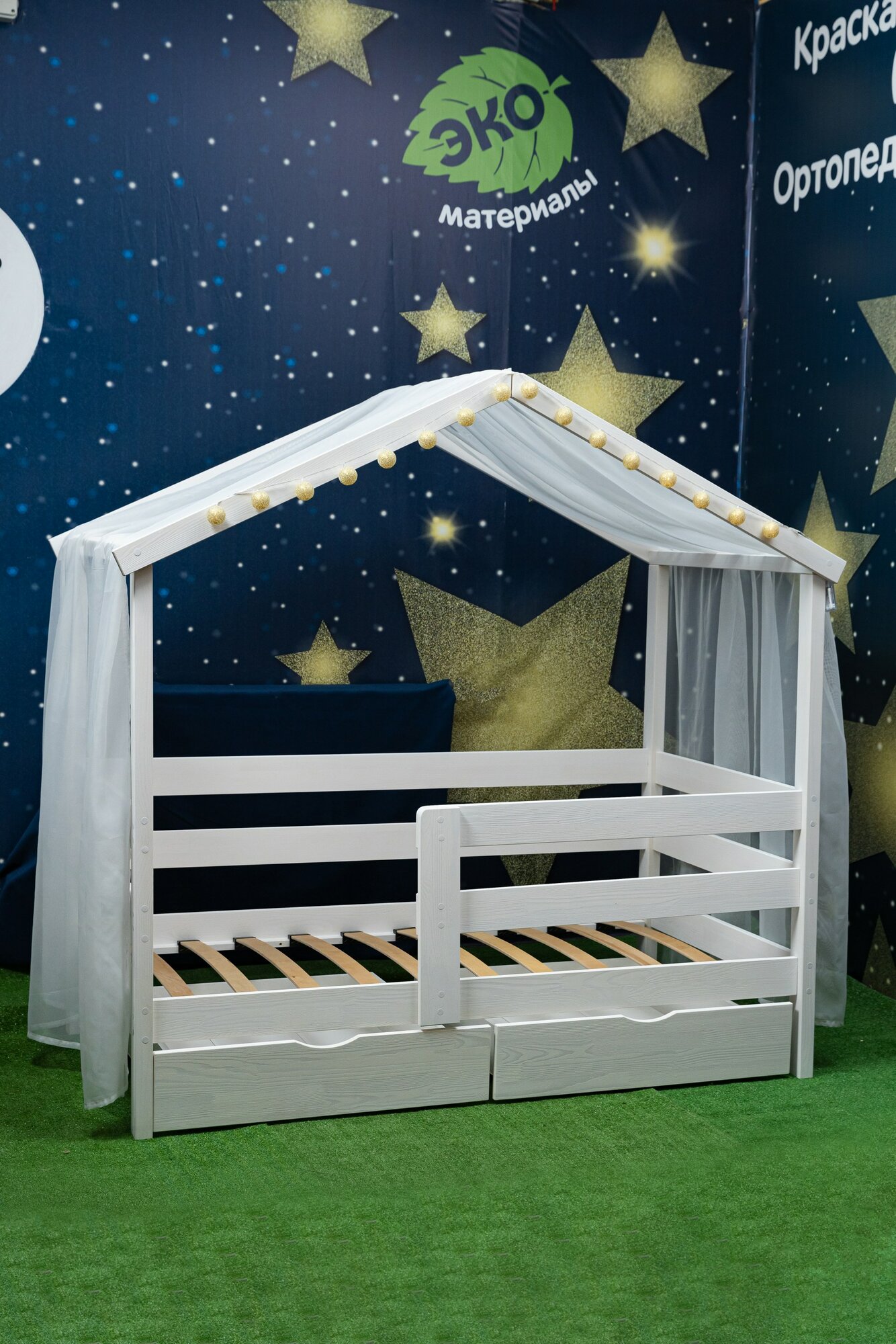 Кроватка Домик 140*70, белое дерево, массив сосны, ортопедическое основание